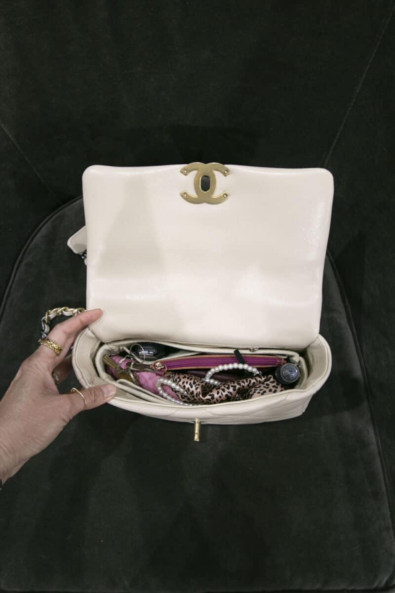 Style of Sam | Chanel 19 Bag Review | What's In My Bag